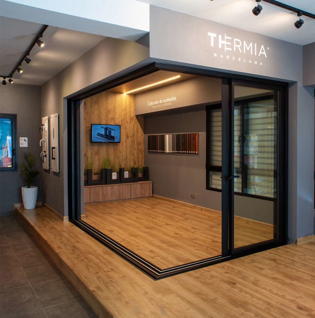 Thermia® aluminium thermo-acoustic window showroom in Arequipa, Perú